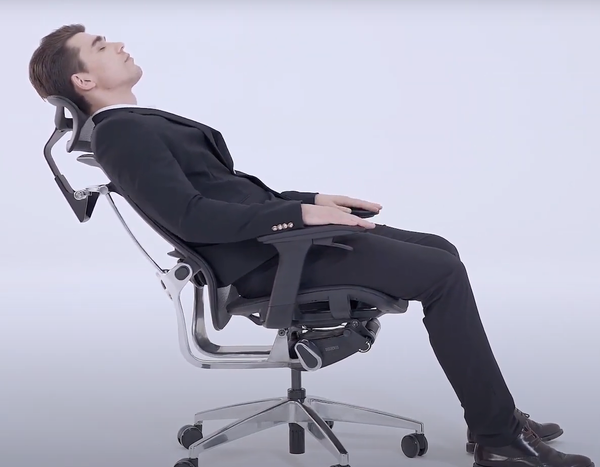 Wygodny fotel biurowy ergonomiczny Maven